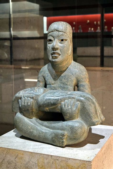 A Escultura Pré Colombiana Confundida Com Uma Imagem Santa