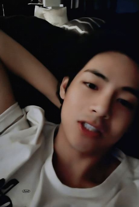 Bts Community Posts 울 태형이 넘 이쁘고 넘 잘생겼어요 보고싶고 또 보고싶다 알라뷰 💜 To V