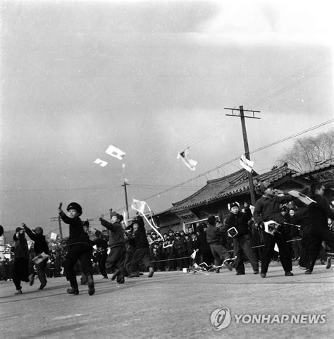 1956년 제1회 연날리기대회 연합뉴스