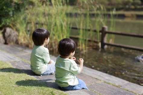 「瓜二つ」の意味とは?使い方から英語や対義語や類義語まで例文付きで スッキリ 「瓜二つ」の意味とは?使い方から英語や対義語や類義語まで例文付きで スッキリ