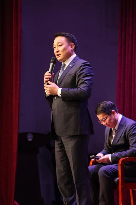 УИХ ЫН ДАРГА ХЭРЛЭН СУМАНД АЖИЛЛАЖ Цагаанхүүгийн Идэрбат Facebook