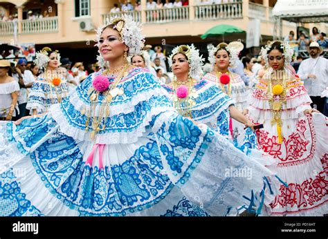 Women Wearing Panamanian Traditional Dresses In Desfile De Las Mil