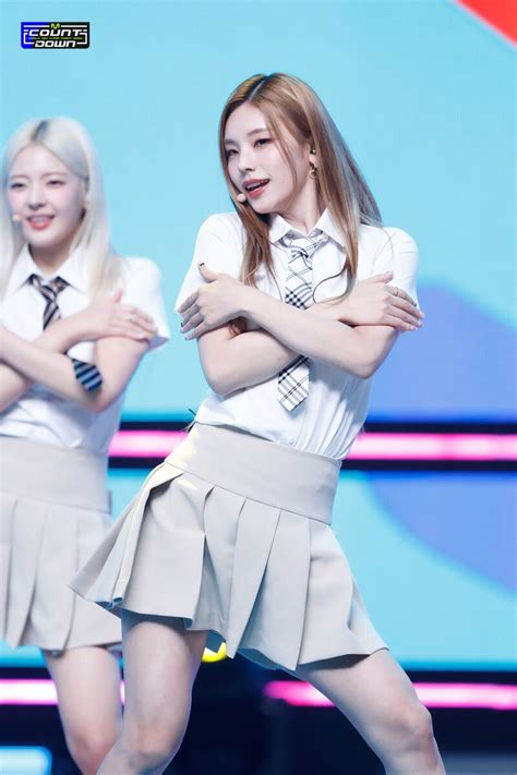 230831 Itzy Yeji Cake At M Countdown Kpopping