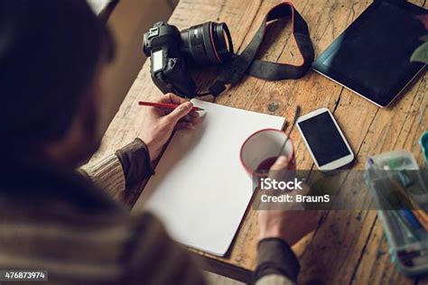 위에서 1인당 종이 내용을 알아볼 수 있습니다 복사 공간이 2015년에 대한 스톡 사진 및 기타 이미지 2015년 계획 남성 Istock