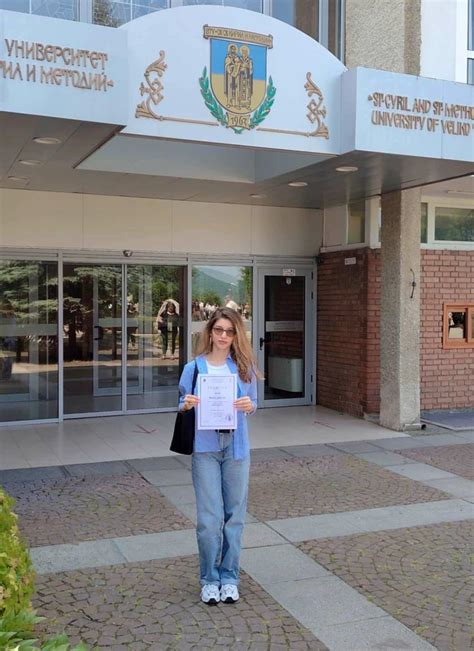 Елвира Симеонова от 11 Б клас бе удостоена с второ място в конкурс в категория „Поезия“ за