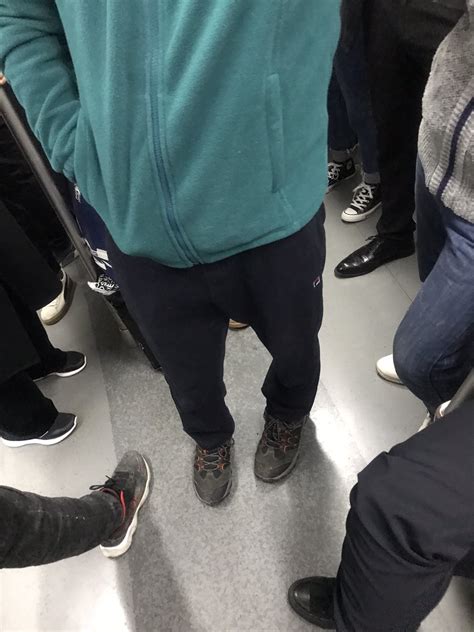 📸👦🏻🍌 On Twitter 偷拍 晚上发这个人的 蹭激凸视频！注意是视频！破天荒第一次！内心慌的一b！想看的给我点个赞留个言！🤪