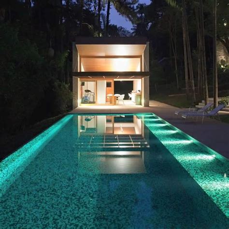 집닥 이번 현장은 성북구에 위치한 한 아파트 18평이란 공간을 어떻게 최대한 활용하면서 멋스럽게 인테리어할지 고민 끝에 스칸디나비아 스타일에서 해답을 찾았습니다