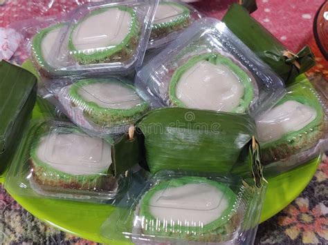 Green Wet Cake Stock Image Image Of Traditional Cakes 272322943