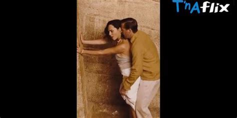 Gal Gadot Sexy Scene In Gal Gadot Ass Rubbing Teasing Tnaflix Com