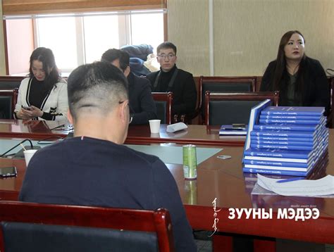 Фото Орчин үеийн сэтгүүл зүйн асуудал ном хэвлэгдлээ