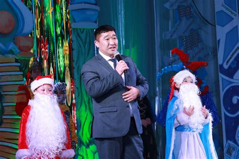 “Харшийн сүлд модны наадам” д 700 гаруй хүүхэд багачууд оролцлоо Dnn Mn