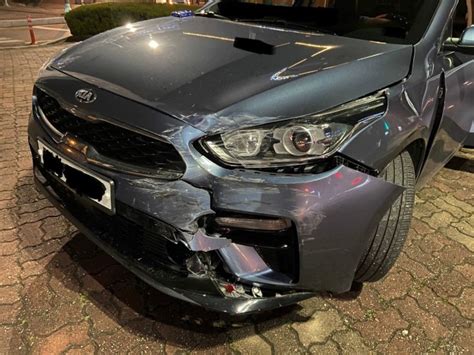 보배드림 습관적으로 시동켜놓은 상태에서 볼일보러 나가는 분들이 많은데요 환경도 그렇고 공회전하지 않아야 하는 이유가 또 있습니다 바로 차량도둑 입니다 사진의 차주는