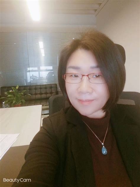 领英互动快关闭了，我也和朋友们再介绍一下自己吧，加深一下同道中的朋友的互通，也许，有缘就会网中同行，同成长： 一个专业从事企业管理的重庆女汉子，目前已经具备人力资源总裁或集团副总裁的胜任能力