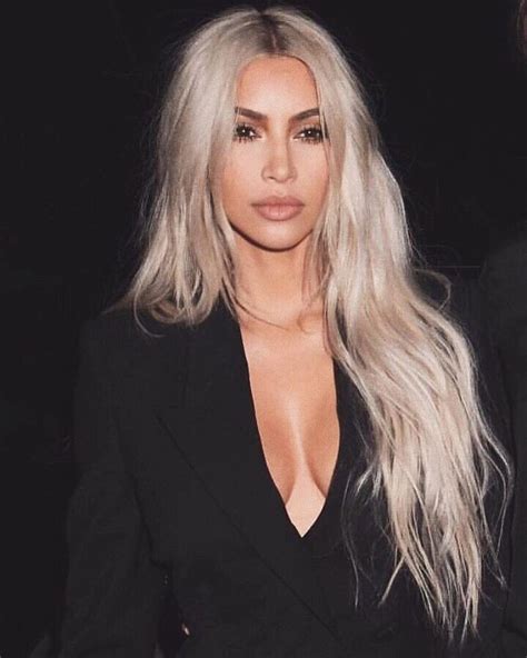 Kim Kardashian Cheveux Blonds 2023
