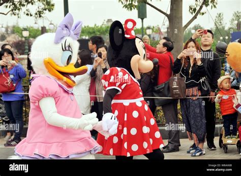 Daisy Duck And Minnie Mouse Costumes Crew Neck Minnie Mouse And Daisy