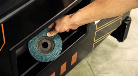 Toolbox Secure Touchless Ppe Vending Machine Cribmaster