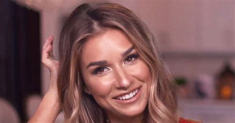 Jessie James Decker Pulls Butt Implant Prank On Eric Decker E Online Ca