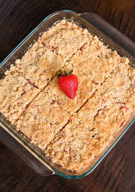 Fresh Strawberry Coffee Cake With Crumb Topping Kindly Unspoken