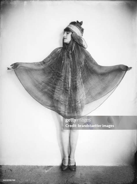 The Dancer Lena Amsel In A Red Dress 1920 News Photo Getty Images