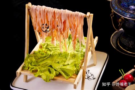 去吃火锅时，盘子里为啥都会垫上片生菜？店老板：懂的都是内行人 知乎