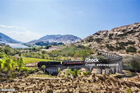 호수 일몰에 대 한 재커바이트의 증기 기차와 함께 스코틀랜드에서 Glenfinnan 철도 육교 기차에 대한 스톡 사진 및 기타 이미지 Istock
