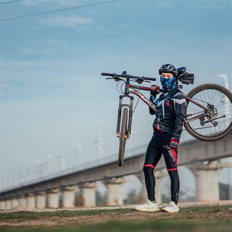 ພາສາລາວ ‘ອະດີດ ເປັນຄຳຄຸນນາມ ມີຄວາມໝາຍວ່າ ລ່ວງໄປແລ້ວ ຜ່ານມາແລ້ວ