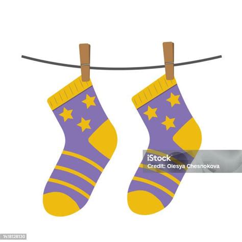 밧줄에 매달려있는 어린이 컬러 양말 벡터 격리 된 일러스트 레이 션 양말에 대한 스톡 벡터 아트 및 기타 이미지 양말 0명 개념 Istock