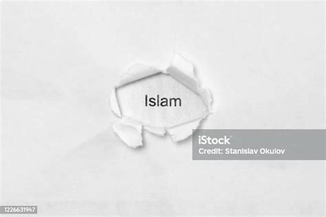 종이에 상처 구멍을 통해 흰색 고립 된 배경에 단어 이슬람 0명에 대한 스톡 사진 및 기타 이미지 0명 개념 검은색 Istock