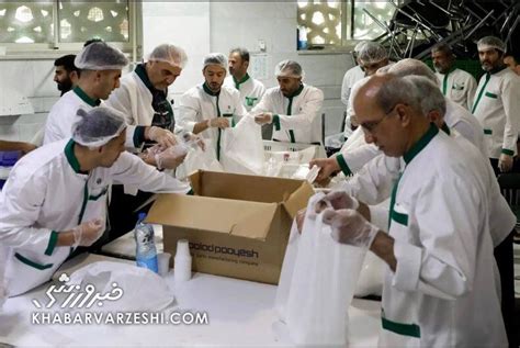 عکس جواد خیابانی در چایخانه ستاره سابق پرسپولیس خادم امام رضا شد