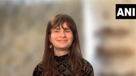 So Beautiful German Singer Cassandra Mae Spittmann Soulfully Sings