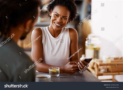 1 393 093 Talking smiling 이미지 스톡 사진 및 벡터 Shutterstock