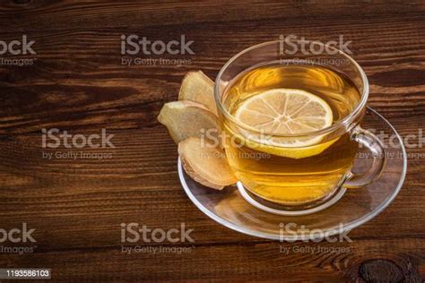 복사 공간이있는 나무 배경에 레몬과 생강 뿌리를 가진 생강 차 한 잔 0명에 대한 스톡 사진 및 기타 이미지 0명 건강한 식생활 노랑 Istock