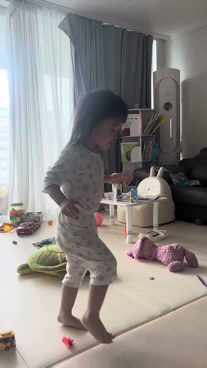 자고 일어나서 춤추는 나여니 Youtube