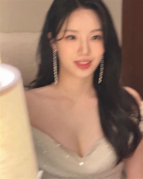 콩팀장 신부와 1년 가까이 서사가 있는 당신의 플래너만 찍을 수 있는 엄마미소 시선들 2부 입장 전 자연스러운 모습 젤 예뻐 🤍 Instagram