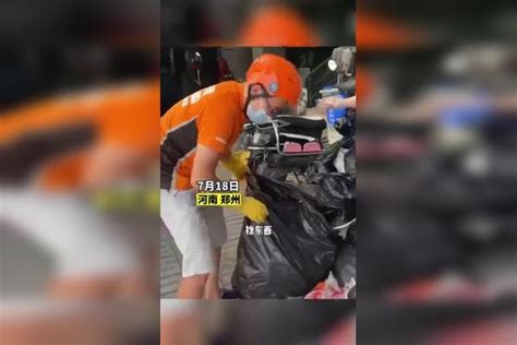 女子吃饭误丢10万元钻戒求助跑腿翻找整栋楼垃圾终找到 钻戒 垃圾 女子