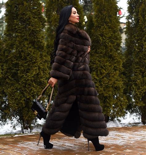 Pin by Chris Norman on Fur 34 | Fur coats women, Sable fur coat, Fox ...