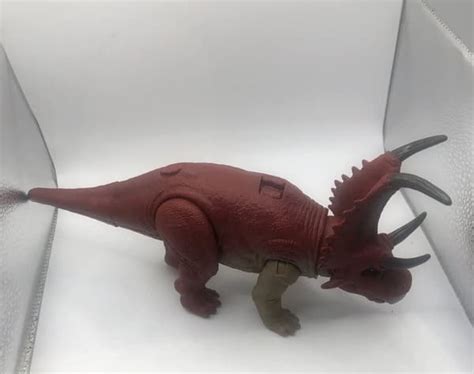 Jurassic World Dino Trackers Wild Roar Diabloceratops Red Triceratops