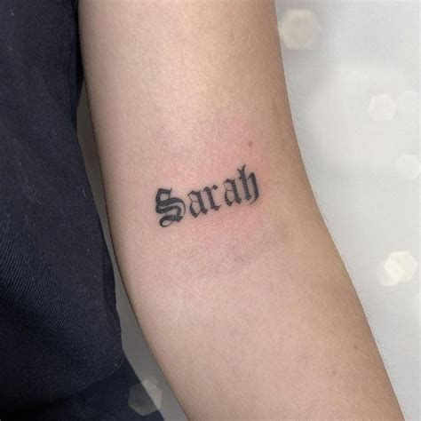 Letters Tattoo Van Name Sarah Op Bovenarm Gezet Door Lost Ink