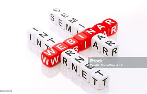 빨간색과 흰색 장난감 블록 형성 세미나 크로스 워드 퍼즐 세미나 및 개념을 학습 하는 Onlie 0명에 대한 스톡 사진 및 기타 이미지 Istock