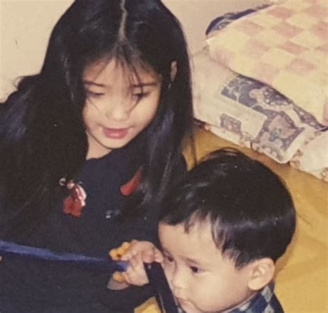 Iu童年照曝光，从小就是个美人胚子 眼界，放眼世界