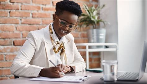 گزارش منابع انسانی چیست؟ بررسی 13 نوع گزارش منابع انسانی