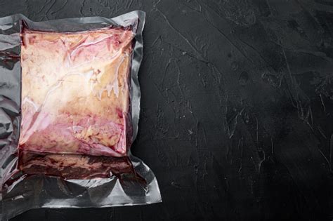 상단 등심 쇠고기 플라스틱 팩에 잘라 검은 배경에 상단 보기 텍스트복사 공간 가방에 대한 스톡 사진 및 기타 이미지 가방 검정색 배경 러시아 Istock