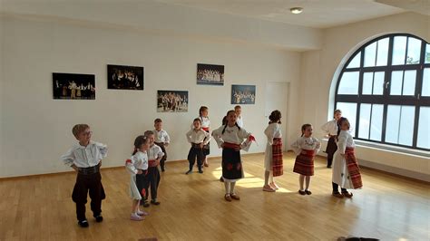 Дјечији фестивал фолклора Рингараја у Крању NaŠ Glas časopis Kd Brdo