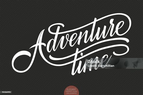 핸드 그린 모험 시간을 문자입니다 우아한 현대 필기 서 예 잉크 그림 벡터 어두운 배경에 타이 포 그래피 포스터입니다 카드 초대장 인쇄 등 개념에 대한 스톡 벡터 아트 및