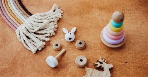 유아를 위한 친환경 플라스틱 무료 교육 장난감 나무 테이블에 아이를 위한 세련 된 나무 장난감입니다 현대적인 다채로운 나무