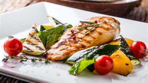 Piept De Pui Cu Dovlecel Si Rosii Fresh Si Hranitor Laprovincia