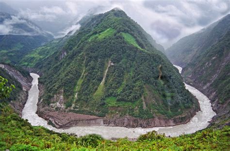 雅鲁藏布江大拐弯图册360百科