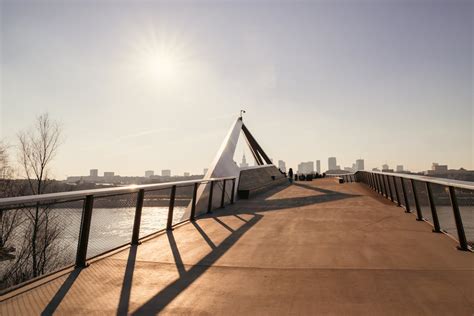 2025년 배경화면 Hd 배경 바탕 화면 Masovian Voivodeship 가벼운 강 건축 걷고 있는 구조 다리 대도시 생활 도시 도시 경관 도시