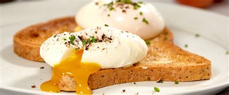 Пържени рохки поширани или варени яйца как е по здравословно да ги