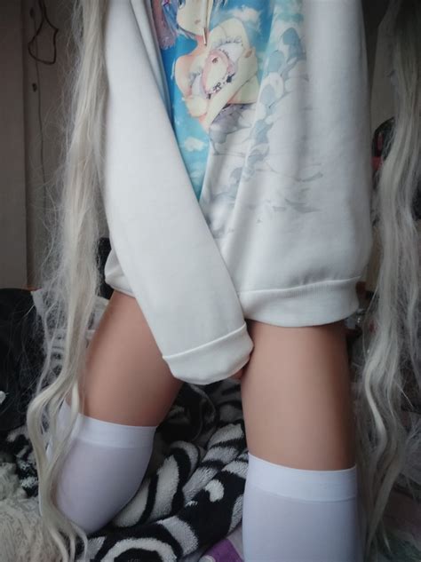 星萌酱 On Twitter 今天换了一件衣服，穿起来很可爱呢有没有心动有没有有没有 今天依然是真空呢，想不想我把衣服拉起来想不